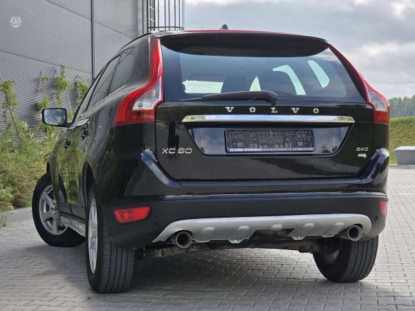 Black Volvo XC60 2010 in Vilnius, with an engine capacity of 2.40 L and mileage of 282 thousand km for 9450 €, photo 8 on AUTOMOTO.COM.LV
