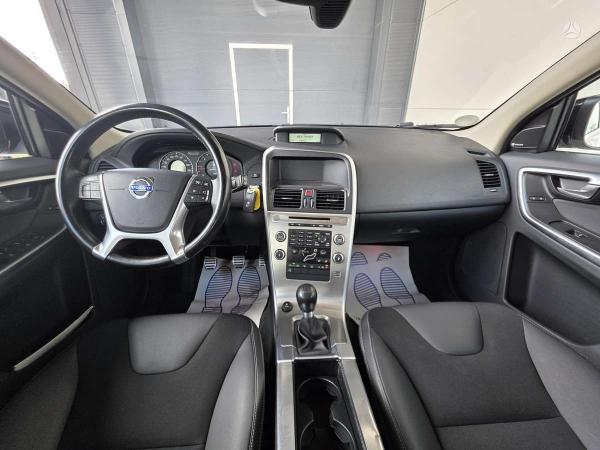 Black Volvo XC60 2010 in Vilnius, with an engine capacity of 2.40 L and mileage of 282 thousand km for 9450 €, photo 9 on AUTOMOTO.COM.LV
