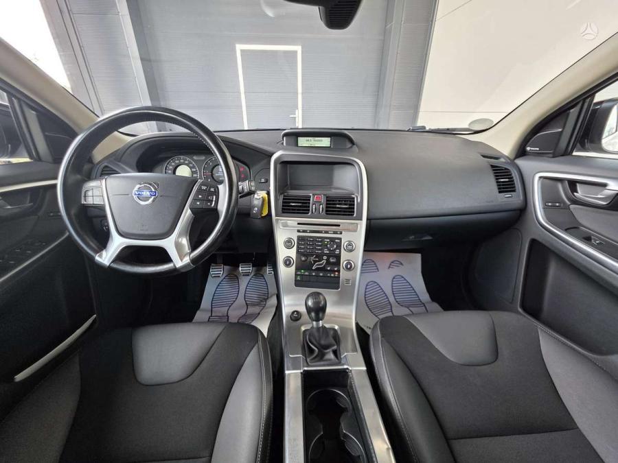 Melns Volvo XC60 2010 Viļņa, ar dzinēja tilpumu 2.40 L un nobraukumu 282 tūkst. km par 9450 €, foto 10 vietnē AUTOMOTO.COM.LV