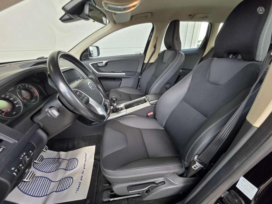 Melns Volvo XC60 2010 Viļņa, ar dzinēja tilpumu 2.40 L un nobraukumu 282 tūkst. km par 9450 €, foto 11 vietnē AUTOMOTO.COM.LV