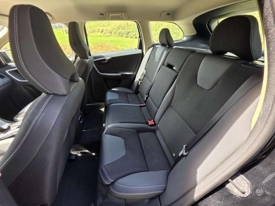 Melns Volvo XC60 2010 Viļņa, ar dzinēja tilpumu 2.40 L un nobraukumu 282 tūkst. km par 9450 €, foto 14 vietnē AUTOMOTO.COM.LV