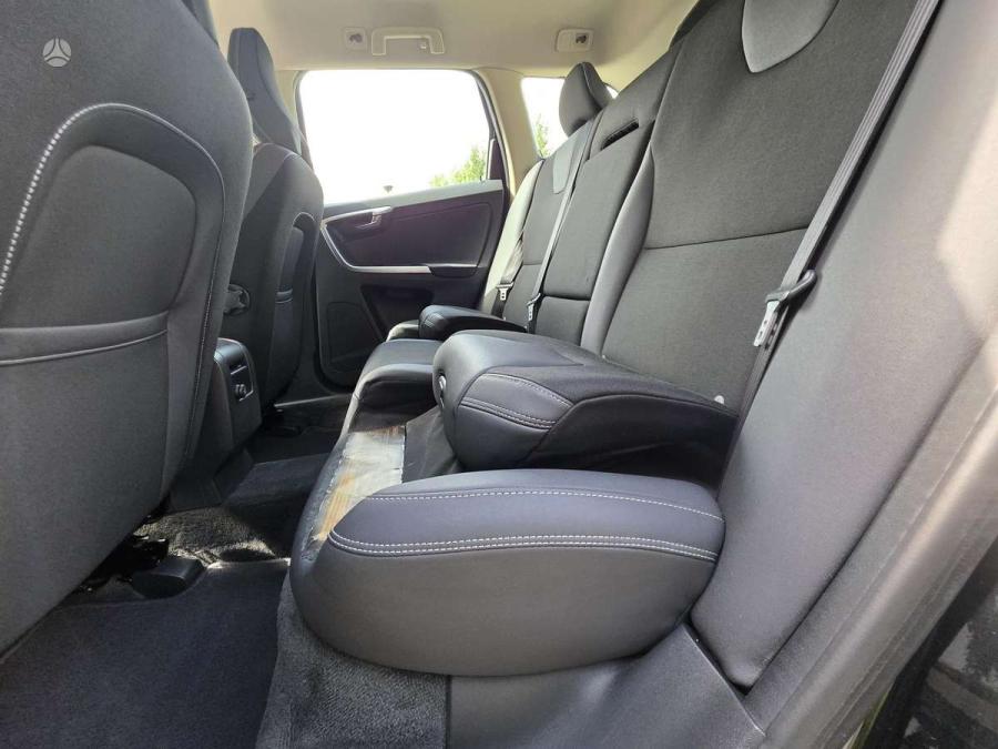 Melns Volvo XC60 2010 Viļņa, ar dzinēja tilpumu 2.40 L un nobraukumu 282 tūkst. km par 9450 €, foto 15 vietnē AUTOMOTO.COM.LV