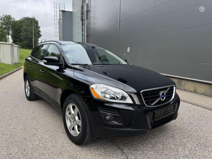 Black Volvo XC60 2010 in Alytus, with an engine capacity of 2.40 L and mileage of 289 thousand km for 7900 €, photo 3 on AUTOMOTO.COM.LV