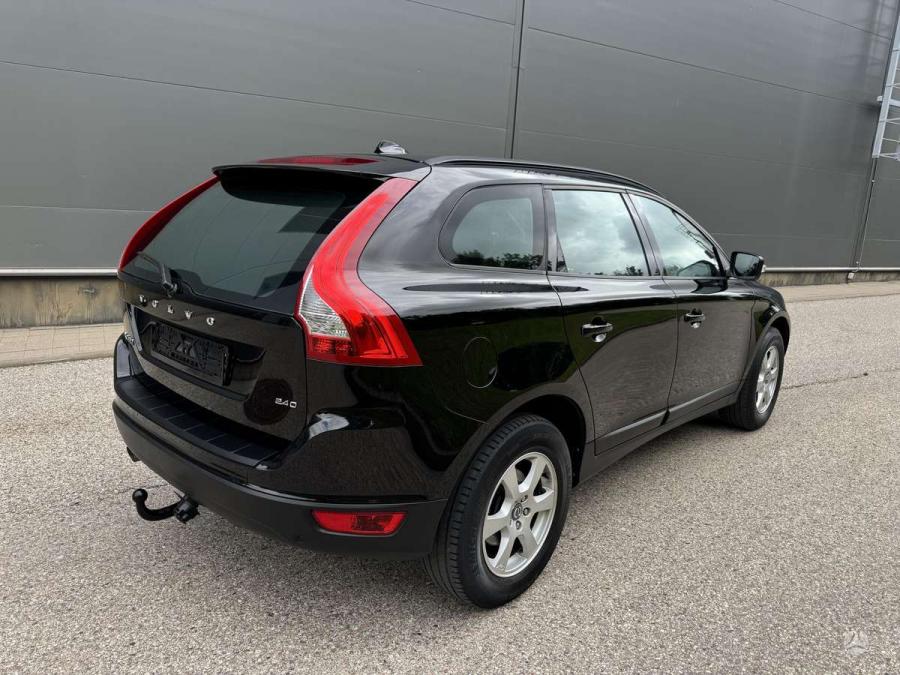 Black Volvo XC60 2010 in Alytus, with an engine capacity of 2.40 L and mileage of 289 thousand km for 7900 €, photo 5 on AUTOMOTO.COM.LV