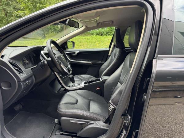 Melns Volvo XC60 2010 Alīta, ar dzinēja tilpumu 2.40 L un nobraukumu 289 tūkst. km par 7900 €, foto 6 vietnē AUTOMOTO.COM.LV