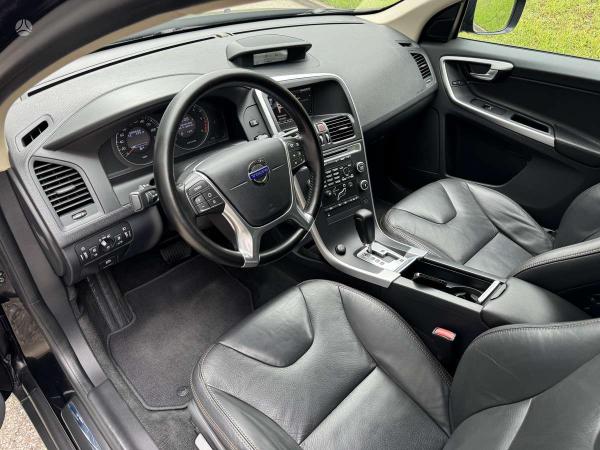 Melns Volvo XC60 2010 Alīta, ar dzinēja tilpumu 2.40 L un nobraukumu 289 tūkst. km par 7900 €, foto 7 vietnē AUTOMOTO.COM.LV