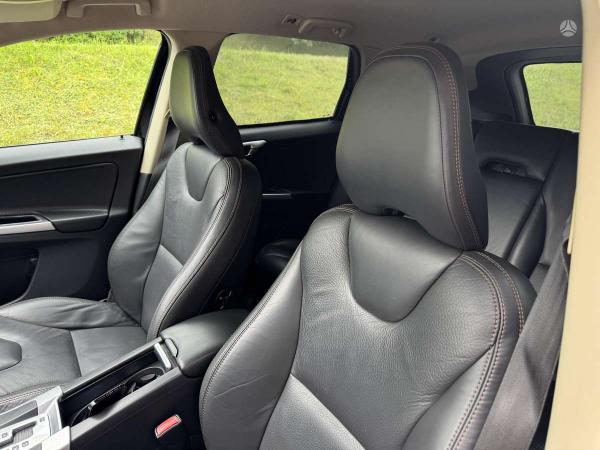 Melns Volvo XC60 2010 Alīta, ar dzinēja tilpumu 2.40 L un nobraukumu 289 tūkst. km par 7900 €, foto 8 vietnē AUTOMOTO.COM.LV