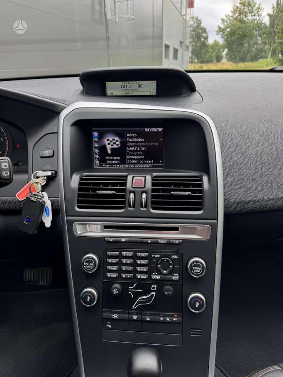 Black Volvo XC60 2010 in Alytus, with an engine capacity of 2.40 L and mileage of 289 thousand km for 7900 €, photo 13 on AUTOMOTO.COM.LV