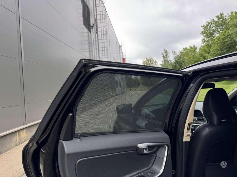 Black Volvo XC60 2010 in Alytus, with an engine capacity of 2.40 L and mileage of 289 thousand km for 7900 €, photo 19 on AUTOMOTO.COM.LV