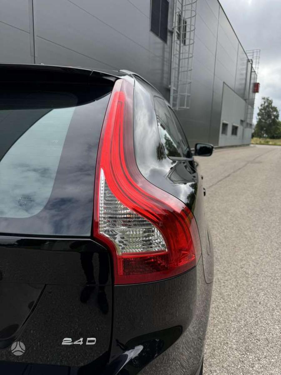 Black Volvo XC60 2010 in Alytus, with an engine capacity of 2.40 L and mileage of 289 thousand km for 7900 €, photo 21 on AUTOMOTO.COM.LV