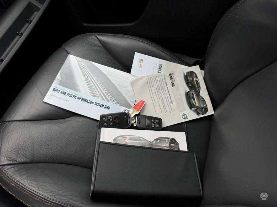 Black Volvo XC60 2010 in Alytus, with an engine capacity of 2.40 L and mileage of 289 thousand km for 7900 €, photo 26 on AUTOMOTO.COM.LV