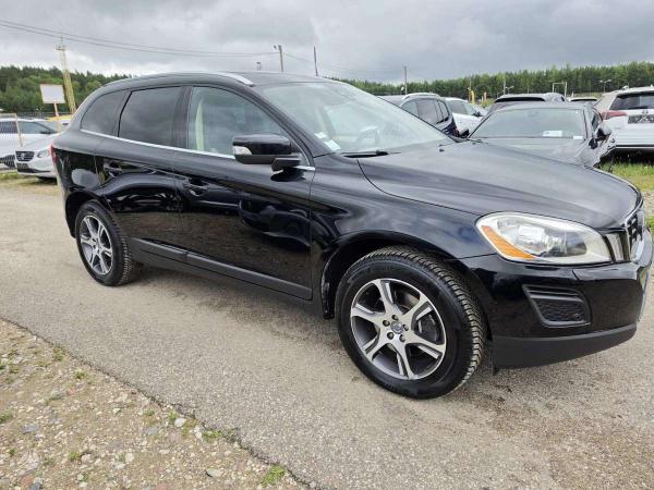 Melns Volvo XC60 2010 Viļņa, ar dzinēja tilpumu 2.40 L un nobraukumu 214 tūkst. km par 8800 €, foto 3 vietnē AUTOMOTO.COM.LV
