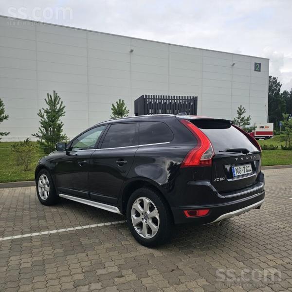 Black Volvo XC60 2010 in Riga, with an engine capacity of 2.40 L and mileage of 283 thousand km for 7890 €, photo 6 on AUTOMOTO.COM.LV