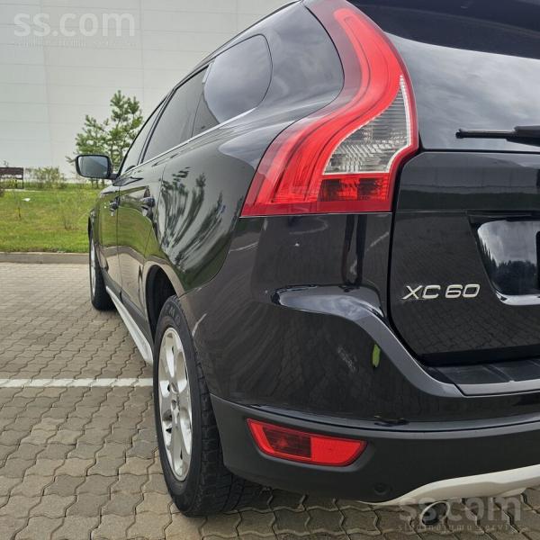 Black Volvo XC60 2010 in Riga, with an engine capacity of 2.40 L and mileage of 283 thousand km for 7890 €, photo 8 on AUTOMOTO.COM.LV