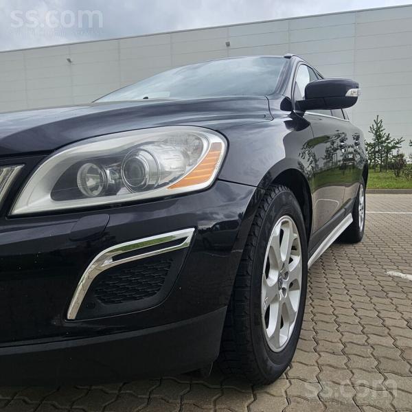 Black Volvo XC60 2010 in Riga, with an engine capacity of 2.40 L and mileage of 283 thousand km for 7890 €, photo 10 on AUTOMOTO.COM.LV