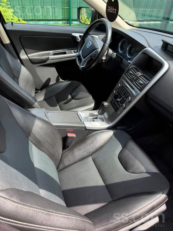 Black Volvo XC60 2010 in Jekabpils, with an engine capacity of 2.40 L and mileage of 269 thousand km for 7500 €, photo 4 on AUTOMOTO.COM.LV