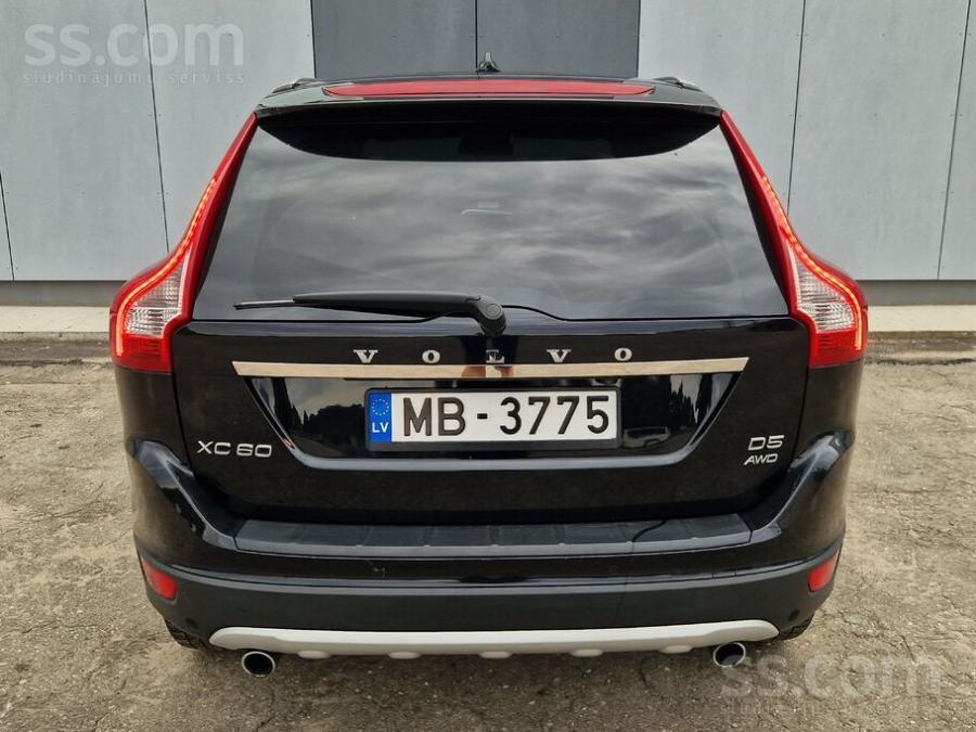 Melns Volvo XC60 2010 Bauska, ar dzinēja tilpumu 2.40 L un nobraukumu 345 tūkst. km par 6950 €, foto 5 vietnē AUTOMOTO.COM.LV