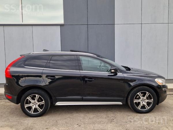 Melns Volvo XC60 2010 Bauska, ar dzinēja tilpumu 2.40 L un nobraukumu 345 tūkst. km par 6950 €, foto 5 vietnē AUTOMOTO.COM.LV