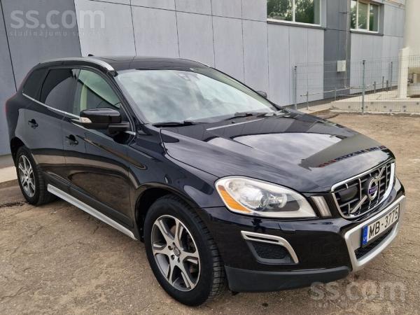 Melns Volvo XC60 2010 Bauska, ar dzinēja tilpumu 2.40 L un nobraukumu 345 tūkst. km par 6950 €, foto 8 vietnē AUTOMOTO.COM.LV