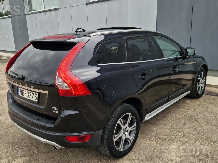 Melns Volvo XC60 2010 Bauska, ar dzinēja tilpumu 2.40 L un nobraukumu 345 tūkst. km par 6950 €, foto 10 vietnē AUTOMOTO.COM.LV