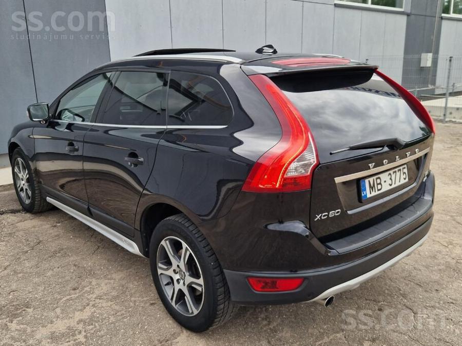 Melns Volvo XC60 2010 Bauska, ar dzinēja tilpumu 2.40 L un nobraukumu 345 tūkst. km par 6950 €, foto 11 vietnē AUTOMOTO.COM.LV