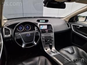 Melns Volvo XC60 2010 Bauska, ar dzinēja tilpumu 2.40 L un nobraukumu 345 tūkst. km par 6950 €, foto 12 vietnē AUTOMOTO.COM.LV