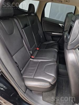 Melns Volvo XC60 2010 Bauska, ar dzinēja tilpumu 2.40 L un nobraukumu 345 tūkst. km par 6950 €, foto 16 vietnē AUTOMOTO.COM.LV