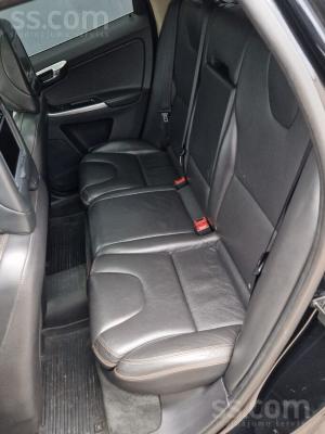 Melns Volvo XC60 2010 Bauska, ar dzinēja tilpumu 2.40 L un nobraukumu 345 tūkst. km par 6950 €, foto 17 vietnē AUTOMOTO.COM.LV