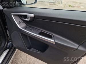 Melns Volvo XC60 2010 Bauska, ar dzinēja tilpumu 2.40 L un nobraukumu 345 tūkst. km par 6950 €, foto 25 vietnē AUTOMOTO.COM.LV