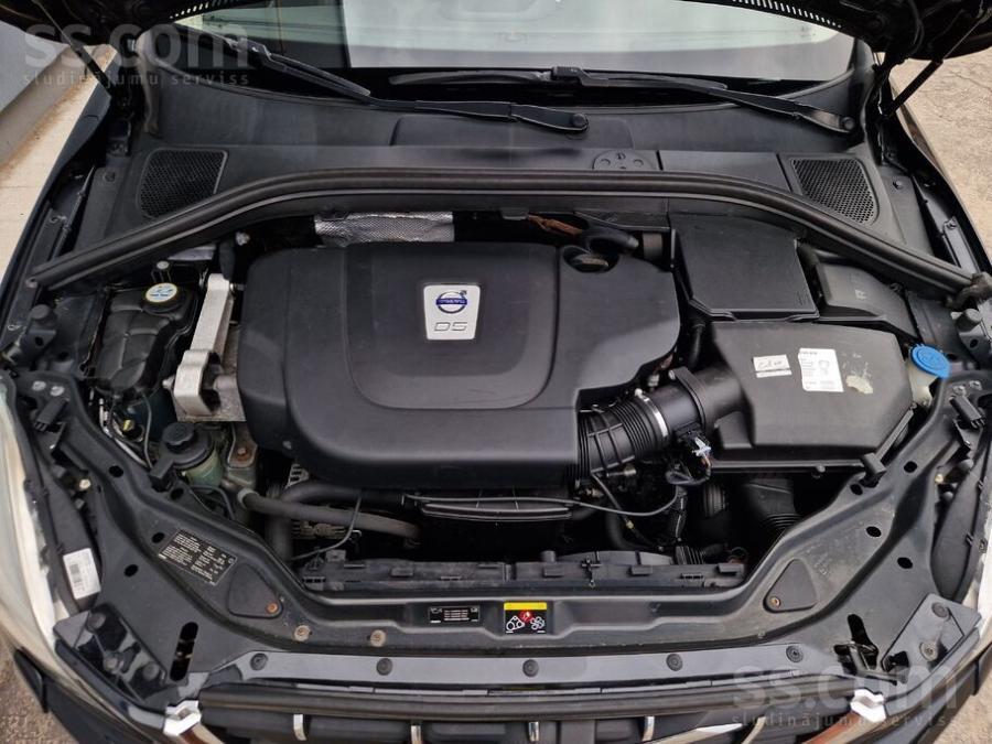 Melns Volvo XC60 2010 Bauska, ar dzinēja tilpumu 2.40 L un nobraukumu 345 tūkst. km par 6950 €, foto 33 vietnē AUTOMOTO.COM.LV