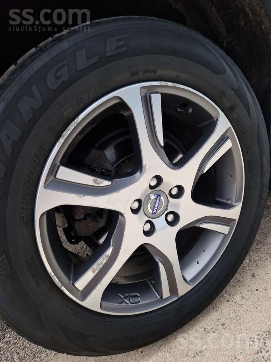 Melns Volvo XC60 2010 Bauska, ar dzinēja tilpumu 2.40 L un nobraukumu 345 tūkst. km par 6950 €, foto 34 vietnē AUTOMOTO.COM.LV