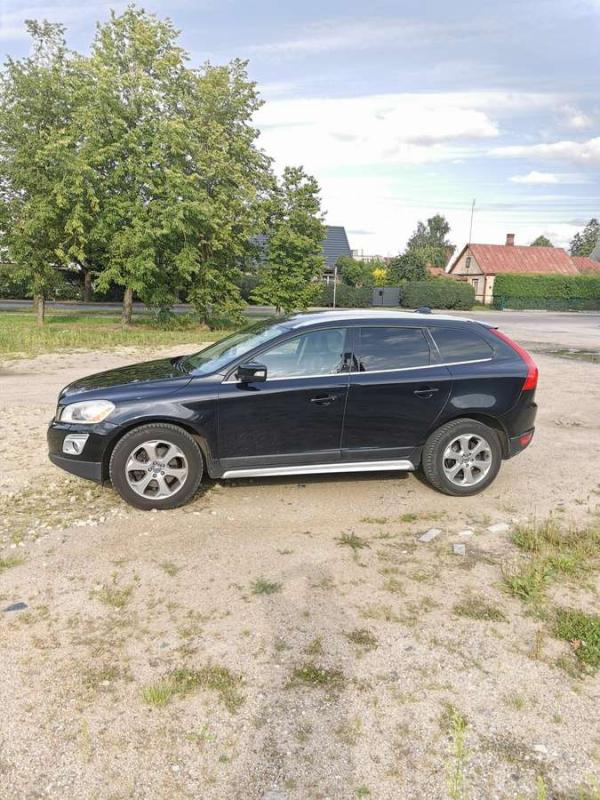 Melns Volvo XC60 2010 Kėdainiai, ar dzinēja tilpumu 2.40 L un nobraukumu 263 tūkst. km par 8150 €, foto 2 vietnē AUTOMOTO.COM.LV