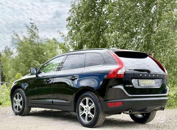 Black Volvo XC60 2010 in Siauliai, with an engine capacity of 2.40 L and mileage of 259 thousand km for 11450 €, photo 3 on AUTOMOTO.COM.LV