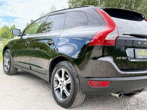 Black Volvo XC60 2010 in Siauliai, with an engine capacity of 2.40 L and mileage of 259 thousand km for 11450 €, photo 7 on AUTOMOTO.COM.LV