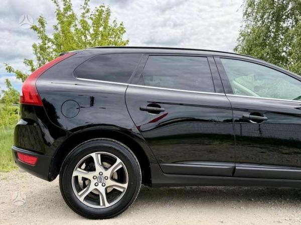 Black Volvo XC60 2010 in Siauliai, with an engine capacity of 2.40 L and mileage of 259 thousand km for 11450 €, photo 9 on AUTOMOTO.COM.LV
