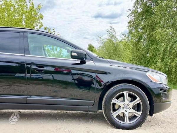 Black Volvo XC60 2010 in Siauliai, with an engine capacity of 2.40 L and mileage of 259 thousand km for 11450 €, photo 10 on AUTOMOTO.COM.LV