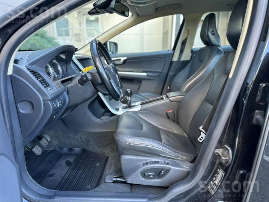 Melns Volvo XC60 2010 Rīga, ar dzinēja tilpumu 2.00 L un nobraukumu 278 tūkst. km par 5590 €, foto 11 vietnē AUTOMOTO.COM.LV