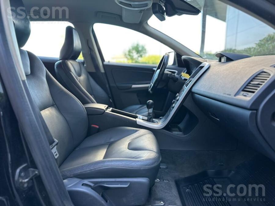 Melns Volvo XC60 2010 Rīga, ar dzinēja tilpumu 2.00 L un nobraukumu 278 tūkst. km par 5590 €, foto 23 vietnē AUTOMOTO.COM.LV