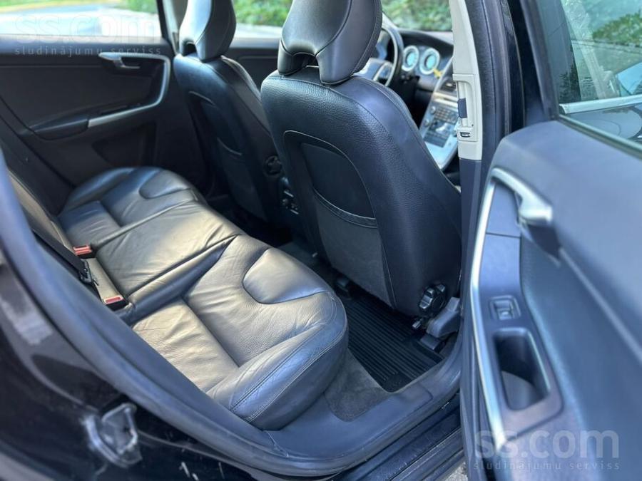 Melns Volvo XC60 2010 Rīga, ar dzinēja tilpumu 2.00 L un nobraukumu 278 tūkst. km par 5590 €, foto 25 vietnē AUTOMOTO.COM.LV