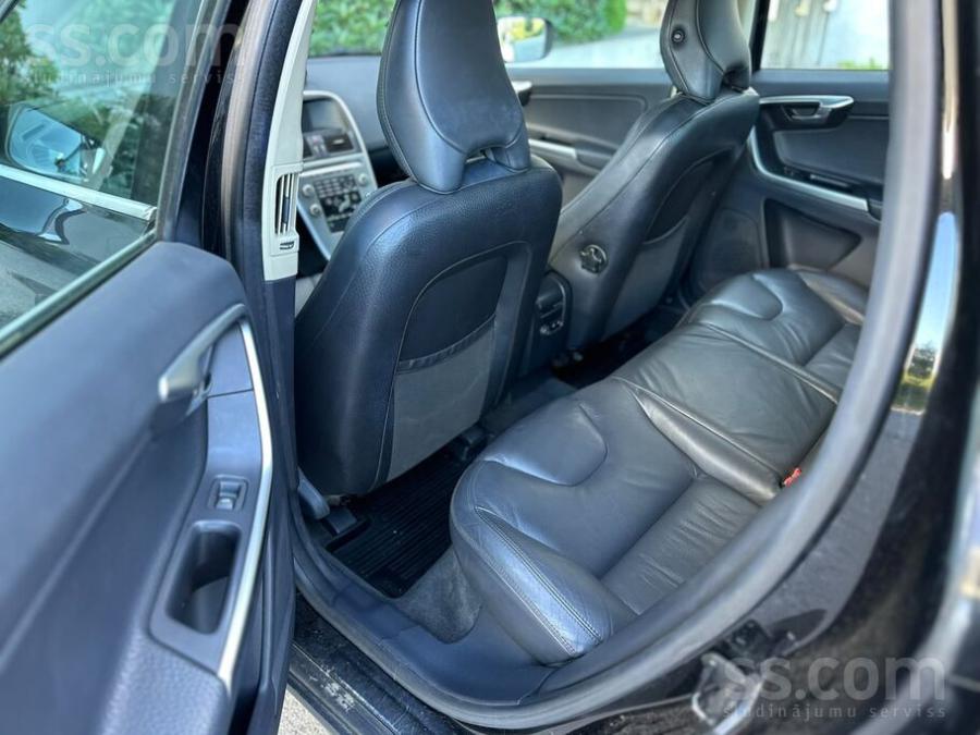 Melns Volvo XC60 2010 Rīga, ar dzinēja tilpumu 2.00 L un nobraukumu 278 tūkst. km par 5590 €, foto 29 vietnē AUTOMOTO.COM.LV