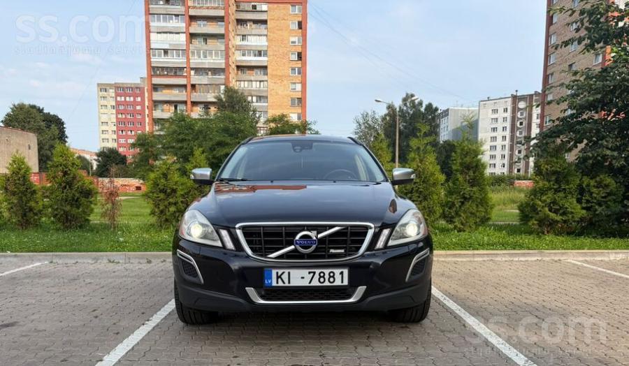 Melns Volvo XC60 2010 Rīga, ar dzinēja tilpumu 2.40 L un nobraukumu 280 tūkst. km par 8100 €, foto 3 vietnē AUTOMOTO.COM.LV