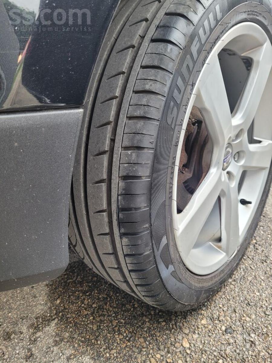 Melns Volvo XC60 2010 Rīga, ar dzinēja tilpumu 2.40 L un nobraukumu 280 tūkst. km par 8100 €, foto 12 vietnē AUTOMOTO.COM.LV