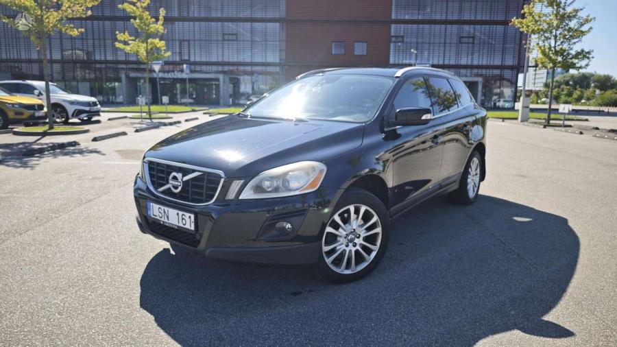 Black Volvo XC60 2010 in Klaipeda, with an engine capacity of 3.00 L and mileage of 255 thousand km for 6500 €, photo 3 on AUTOMOTO.COM.LV