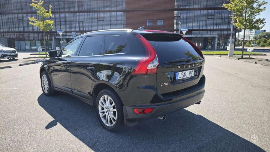 Black Volvo XC60 2010 in Klaipeda, with an engine capacity of 3.00 L and mileage of 255 thousand km for 6500 €, photo 5 on AUTOMOTO.COM.LV