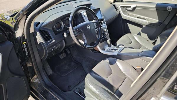 Black Volvo XC60 2010 in Klaipeda, with an engine capacity of 3.00 L and mileage of 255 thousand km for 6500 €, photo 7 on AUTOMOTO.COM.LV