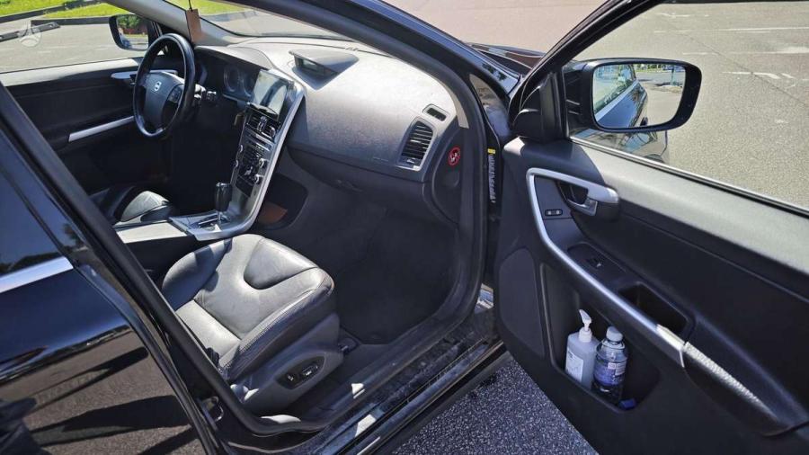 Black Volvo XC60 2010 in Klaipeda, with an engine capacity of 3.00 L and mileage of 255 thousand km for 6500 €, photo 10 on AUTOMOTO.COM.LV