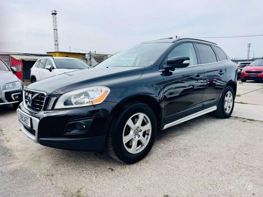 Black Volvo XC60 2010 in Kaunas, with an engine capacity of 2.40 L and mileage of 298 thousand km for 9100 €, photo 1 on AUTOMOTO.COM.LV