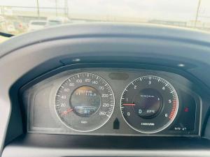 Black Volvo XC60 2010 in Kaunas, with an engine capacity of 2.40 L and mileage of 298 thousand km for 9100 €, photo 8 on AUTOMOTO.COM.LV