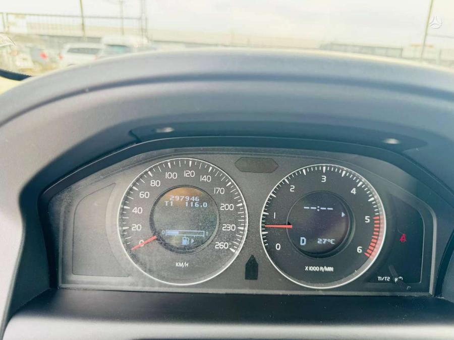 Black Volvo XC60 2010 in Kaunas, with an engine capacity of 2.40 L and mileage of 298 thousand km for 9100 €, photo 8 on AUTOMOTO.COM.LV