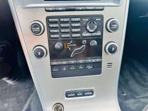 Black Volvo XC60 2010 in Kaunas, with an engine capacity of 2.40 L and mileage of 298 thousand km for 9100 €, photo 9 on AUTOMOTO.COM.LV